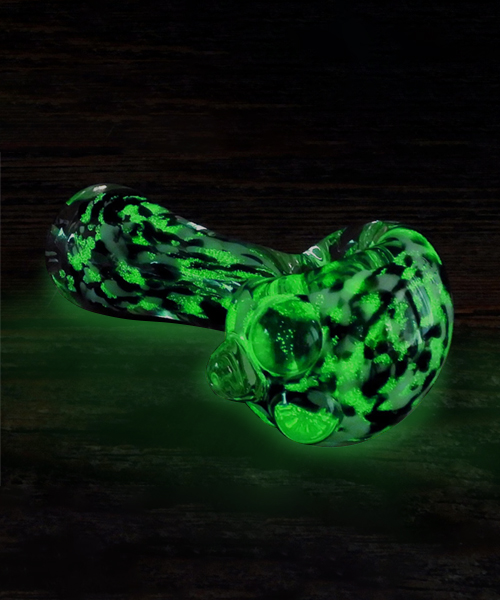 Glow In the Dark Glass Pipe - ThingsFromMars.com