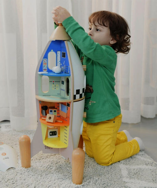 Wooden Rocket House - ThingsFromMars.com